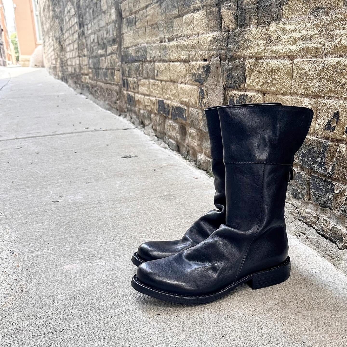 (shoo) is The Definition of Footwear – (shōō)