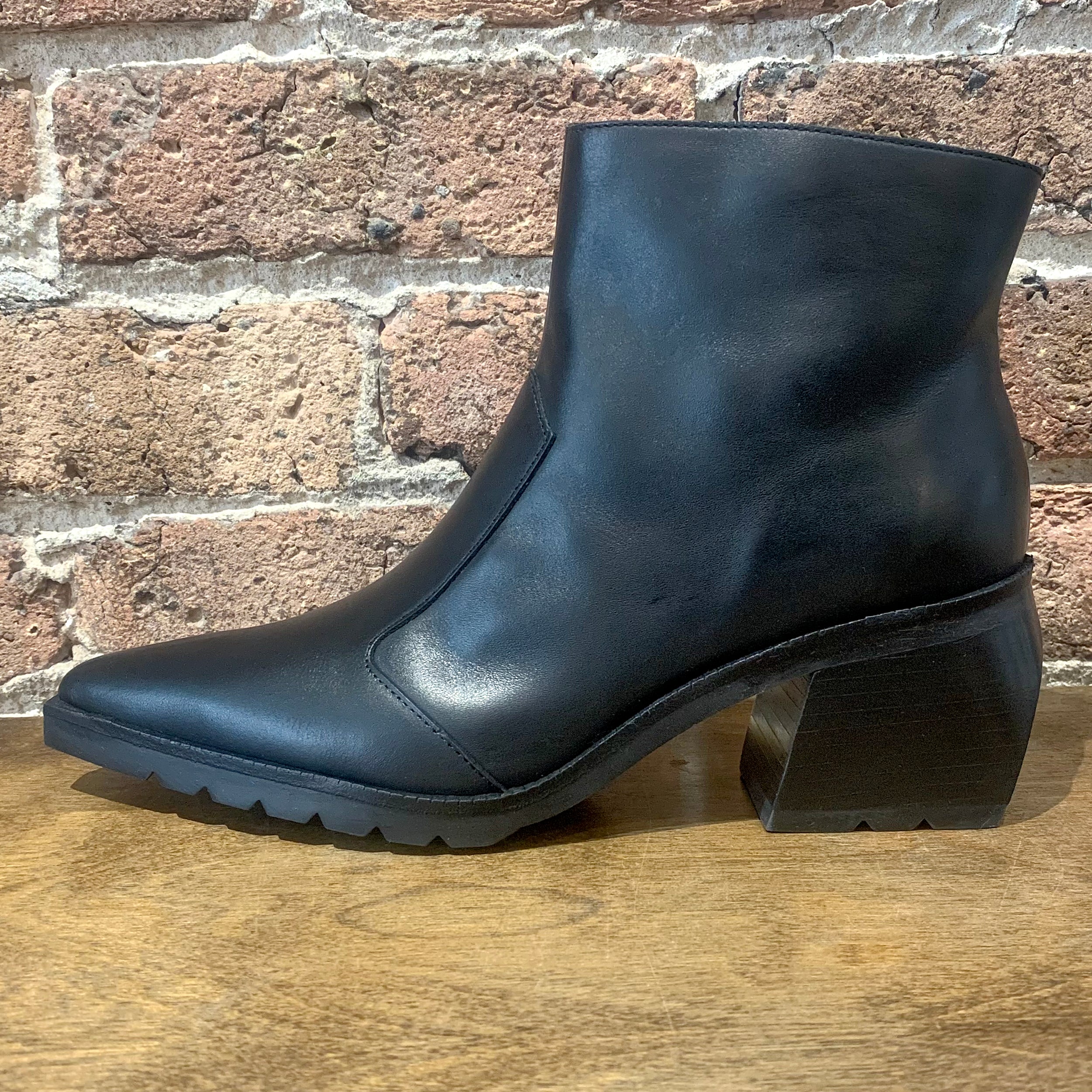 Intentionally Blank – (shōō)