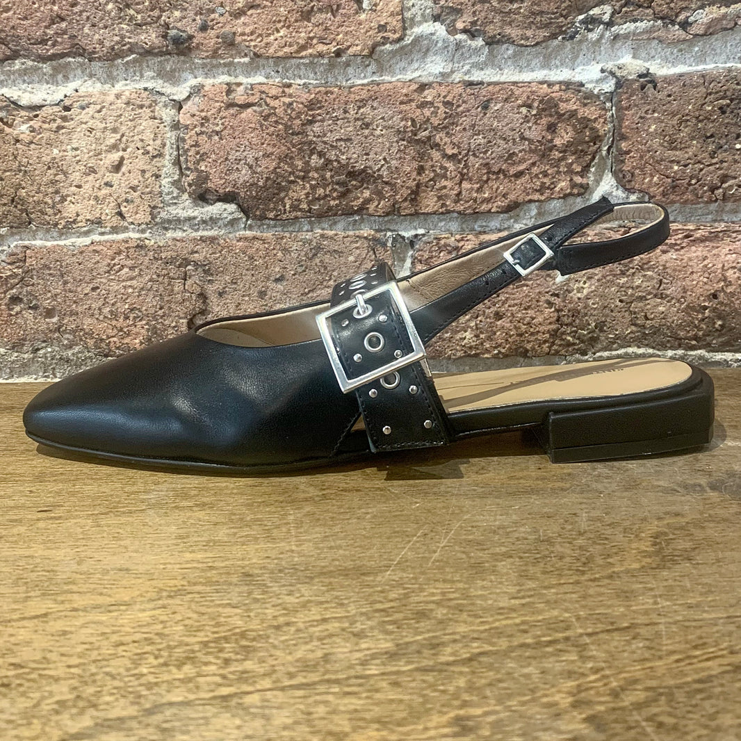 Intentionally Blank – shoostore