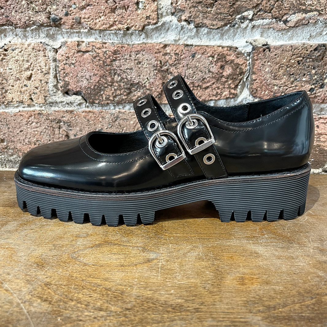 Intentionally Blank – shoostore